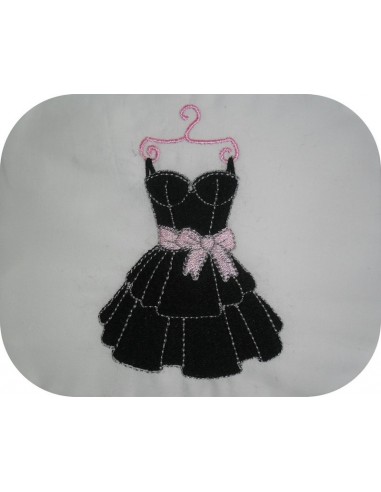 motif de broderie robe noire