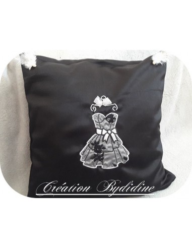 motif de broderie robe noire