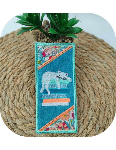 machine embroidery design bookmark book cat ith